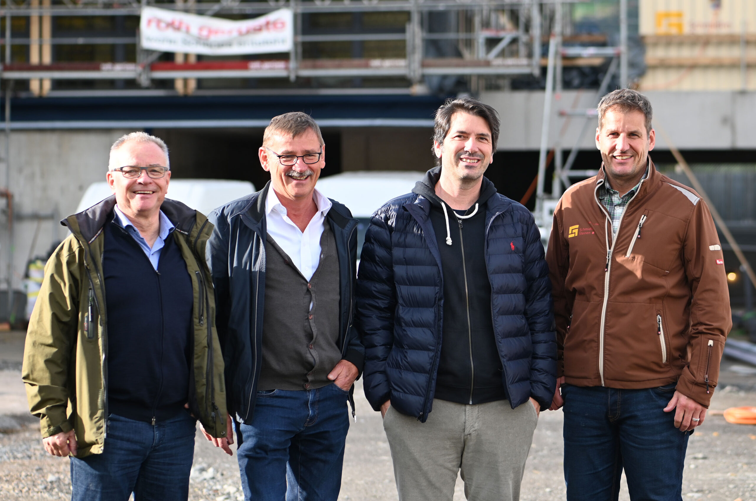 Teil-Aufrichte des neuen Tierpark-Eingangs | Natur- und Tierpark Goldau